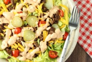Salade au cheeseburger style Big Mac - Cuisinaweb
