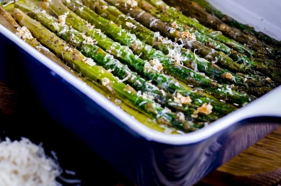 Asperges rôties au parmesan au four - Cuisinaweb